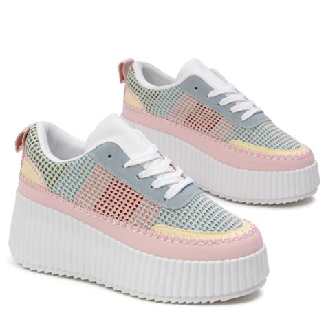 Дамски кецове на дебела подметка удобен модел с модерен дизайн за ежедневна активност и стилна