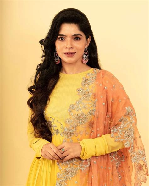 Divya Bharathi రెడ్ మిర్చీలా ఘాటెక్కిస్తున్న దివ్య భారతి Namasthe Telangana