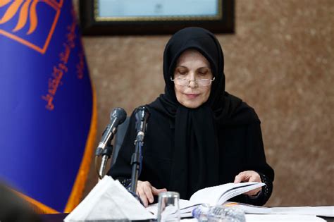 برساد تارنمای خبری تحلیلی زرتشتیان تصاویری از بررسی کتاب دکتر