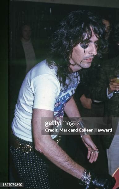 323 Alice Cooper 1975 Photos And High Res Pictures Getty Images
