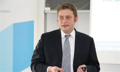 Uhapšen Dragan Vučetić Obećavao Proizvodnju Električnih Automobila U