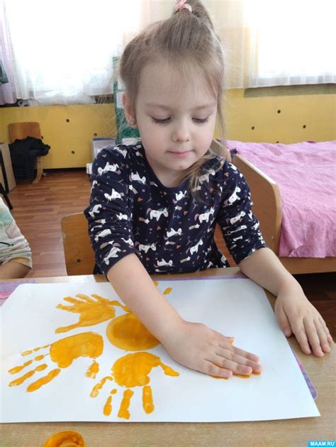 Конспект занятия по рисованию ладошкой «Солнышко 2 фото Воспитателям детских садов школьным