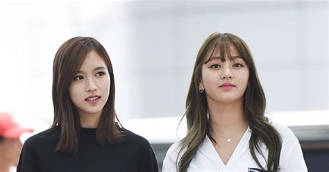 [포토엔]트와이스 모모 지효 상의는 가을 하의는 여름