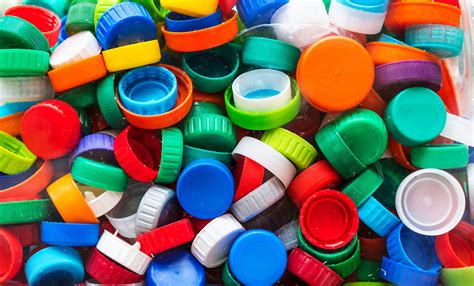 재활용 플라스틱의 활용과 재활용 플라스틱으로 제품을 만드는 회사