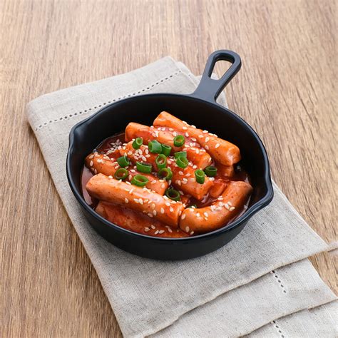 떡볶이 추억소환 그때 그 시절 학교앞 분식집에서 먹던 간식 식사고민