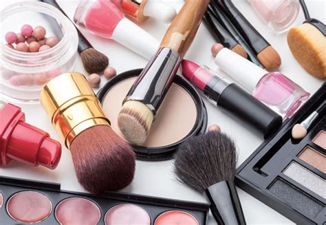 8 Essential Makeup Tools For Achieving Professional Results