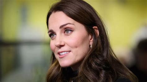 Kate Middleton Lookalike Grieving As Queen Impersonator Is Forced To
