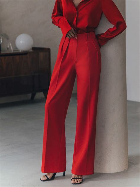 Свободные брюки с защипами на талии :: LICHI - Online fashion store