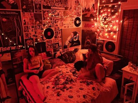 Tumblr Rooms With Lights And Band Posters