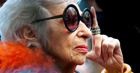 Remembering Iris Apfels Full Life In Full Looks The New York Times