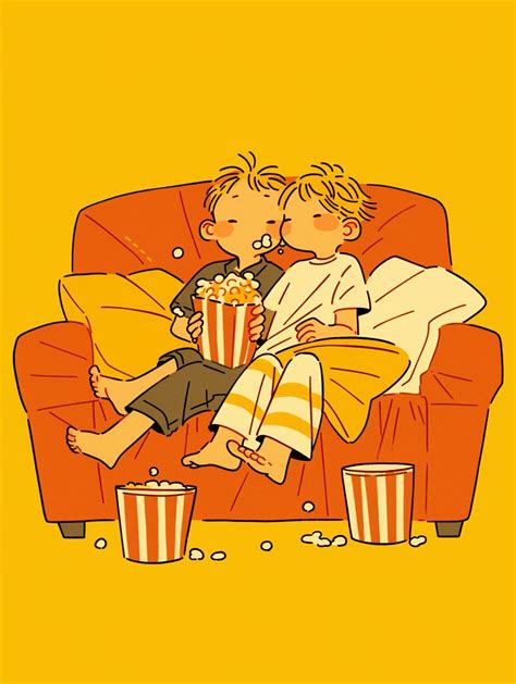 두 남자 아이들이 소파에 앉아 영화를 보며 팝콘을 먹고 있다