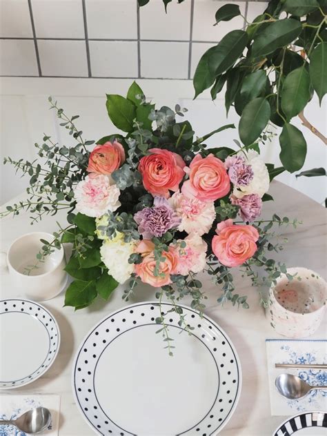 생화 라넌큘러스 꽃말처럼 매력적인 센터피스 낮은 화병 꽃꽂이 네이버 블로그