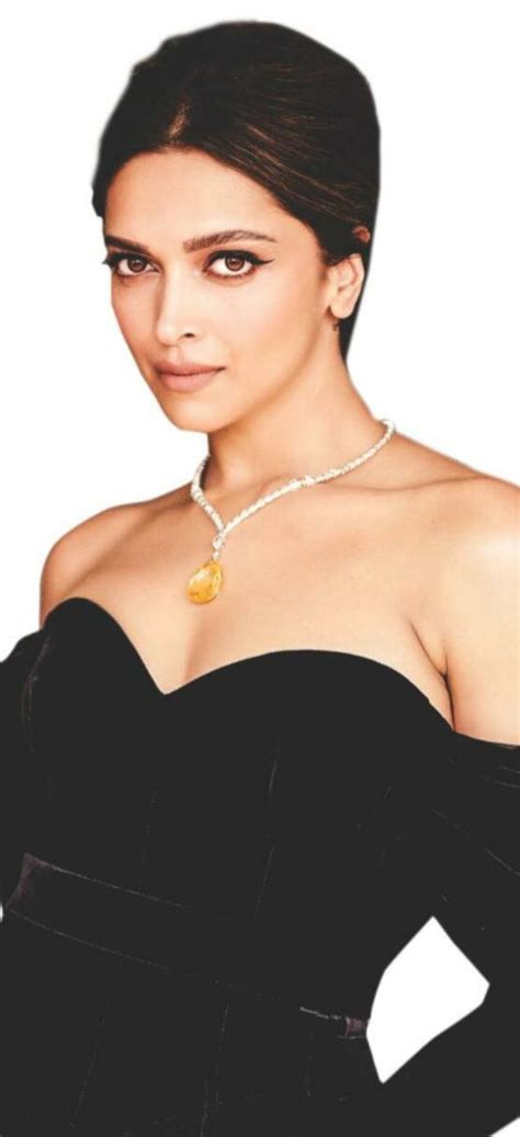 आइसिंग के लिए वॉश बेसिन में चेहरा डुबाते हुए उर्वशी रौतेला ने दीपिका पडुकोण से कहा अपना कीमती