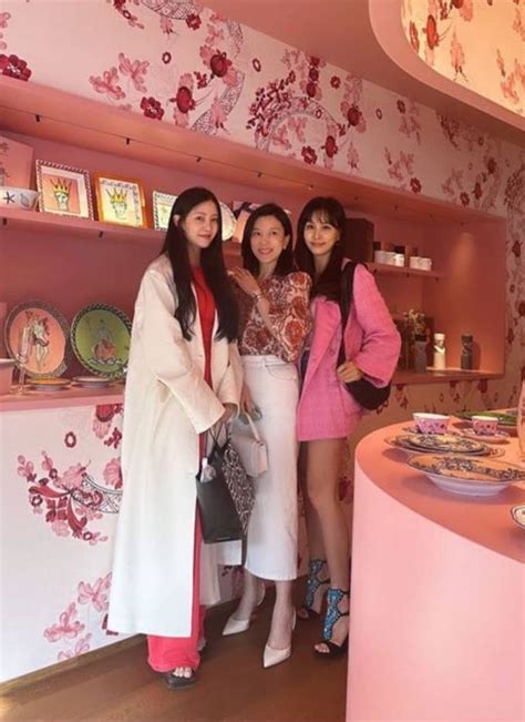 패션엔 52세 고소영 35세 효민 자매같은 투샷 동안 커플의 훈훈한 나들이룩