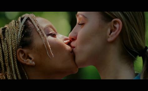 Amandla Stenberg Maria Bakalova Lesbian Scene In Bodies Bodies Bodies