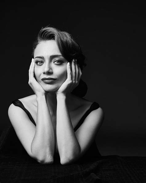 Damla Sönmez Biography Height And Life Story Super Stars Bio