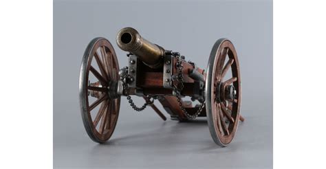 Купить старинную Модель пушки Людовика Xiv в антикварном магазине