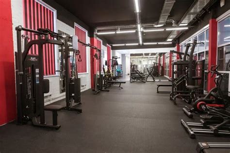 Тренажерный зал в фитнес центре Европейский