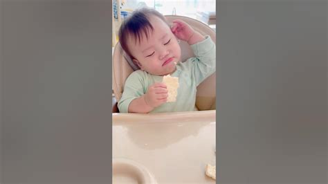 꾸벅꾸벅 졸면서도 먹는 먹방요정😴💤 봄봄이 뻥튀기 12개월아기 Youtube