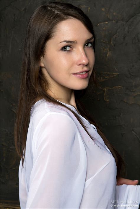 Natural Brunette Babe Xxx Dessert Picture 1