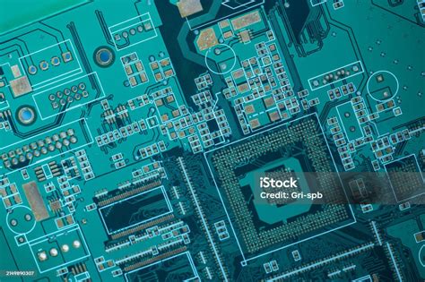 빈 회로 기판이 닫힙니다 회로 기판 배경입니다 전자 제품의 상징으로서의 Pcb 구성 요소가 없는 Pcb가 있는 배경입니다 컴퓨터 보드 생산을 위한 공백 Pcb를 테마로 한