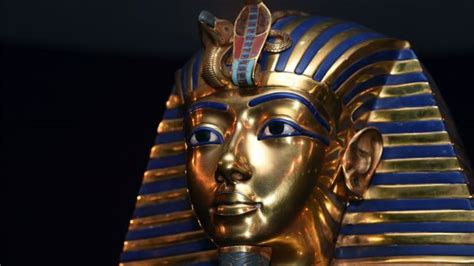 11 كيلو ذهب تعرف على تفاصيل قناع توت عنخ آمون قبل نقله إلى المتحف