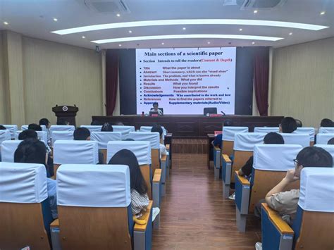 学校举办 全球化背景下高质量科技论文撰写与发表”专题学术报告