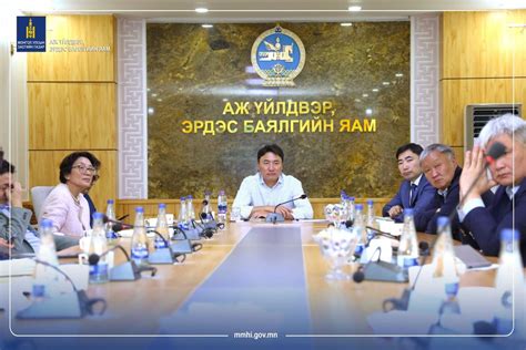 АЖ ҮЙЛДВЭР ЭРДЭС БАЯЛГИЙН САЙДЫН ДЭРГЭДЭХ ОРОН ТООНЫ БУС ЗӨВЛӨЛ АНХДУГААР ХУРАЛДААНАА ХИЙЛЭЭ