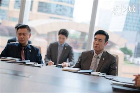 访《城中之城》导演滕华涛：讲的是金融，问的是人心
