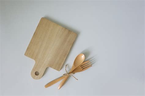 흰색 배경에 고립 된 나무 주방 도자기 도마 트레이 식품 장식 및 포장 디자인에 대한 상단에서 테이블 도자기 요리 보기 흰색 배경에 대한 스톡 사진 및 기타 이미지 Istock