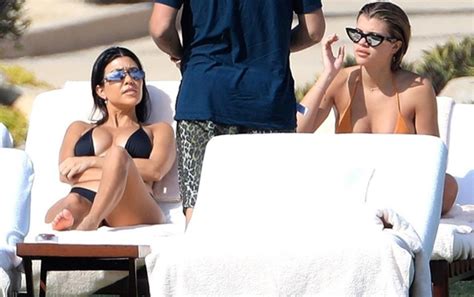 Sex bağımlısı eski karısı ve yeni sevgilisiyle tatilde Internet Haber