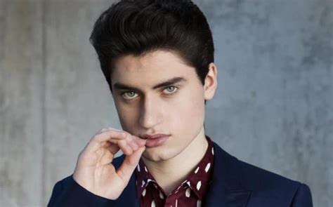 David Thibault Dévoile Son Premier Album Stars Et People Zikeo