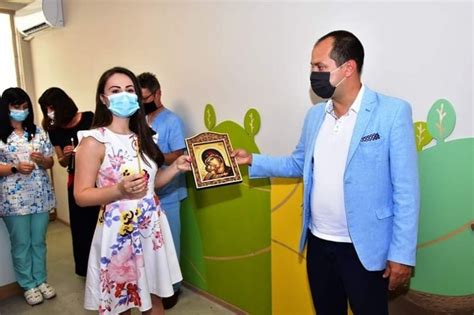 По случай празника Калин Каменов написа мили думи за здравните работници