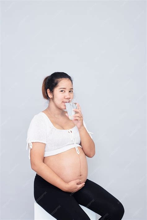 Premium Photo Healthy Calcium Drink Pregnant Young Asian Woman