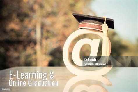 전자 학습 온라인 졸업 대학 나무 디자인 교육에 대 한 서명 메일 로고에서 해외 유학 학위 증명서 인터넷 웹 사이트 기술에 의해 세계 각국에서 배울 수 있는 개념에 대한