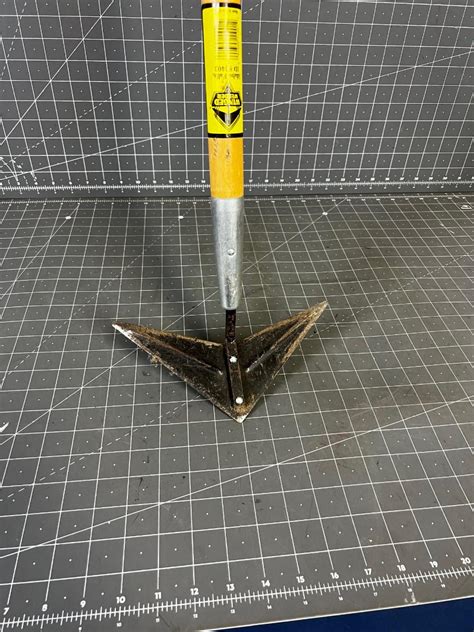Winged Weeder Hoe