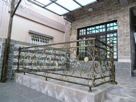 鴻慶金屬藝術門窗 格柵與室外欄杆系列製品格柵陽台欄杆室外欄杆鍛造欄杆金屬欄杆不銹鋼欄杆藝術造景欄杆圍欄鍛鐵欄杆鋁格柵