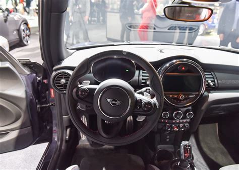 四驱系统神车，官网正式发布：mini Jcw系列上市，很宝马的风格百科ta说