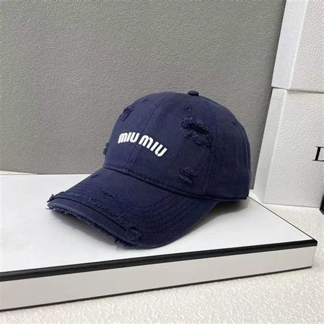 Бейсболка Miu Miu купить с доставкой по выгодным ценам в интернет магазине Ozon 1545804452