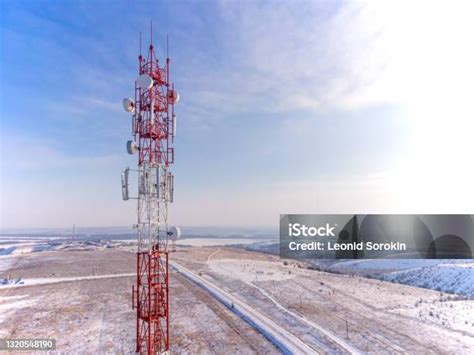 통신 5g 타워 기지국 또는 기지 트랜시버 스테이션 무선 통신 안테나 송신기 송수신 타워에 대한 스톡 사진 및 기타 이미지 송수신 타워 눈 냉동상태의 물 5g