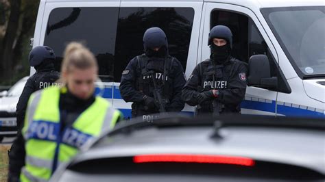 Полицията в Германия се включи в мащабна полицейска операция срещу платформи за кибератаки
