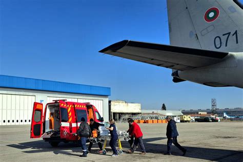 Транспортираха със Спартан болно дете от Сърбия до България СНИМКИ Информационна агенция ПИК