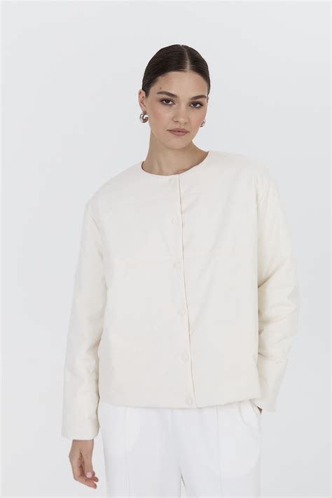 Куртка стеганая короткая молочный 474150106 11823 0₽ в интернет магазине 4forms в Москве