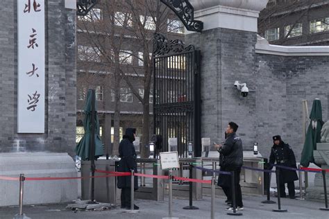 Peking University To Relax Entry Policy After Professors Campus Chase