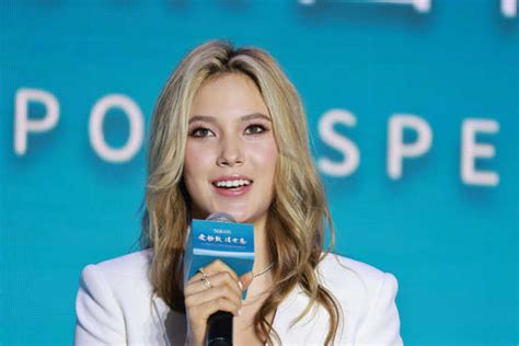 8 Subtle Behaviors That Cause Coldness And Resentment In A Relationship According To Expert