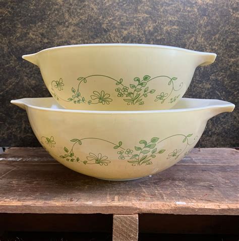 Vintage Pyrex Cinderella Nesting Bowls Shenandoah 443 And 444 Largest Sizes Available Yellow W