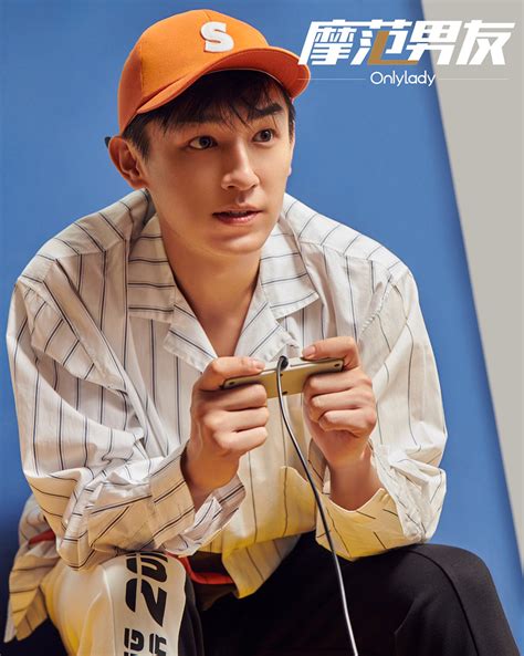 杨旭文最新写真曝光 化身电玩小子 另类宅”