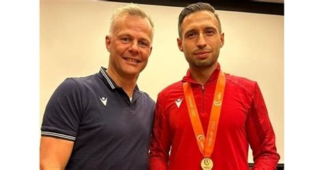 От УЕФА наградиха български съдия