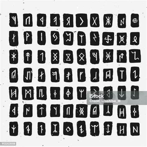 오래 된 나무에 새겨진 북구 스칸디나비아 룬 문자 설정 합니다 룬 문자 알파벳 Futhark입니다 고 대 엄 폐하 다 기호 흰색 Rune 글꼴에 바이킹 편지 가벼운 텍스처와