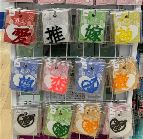 100均『東方プロジェクト』コラボ！nicのトレーディング商品がセリアで！キャンドゥ、ダイソーは？